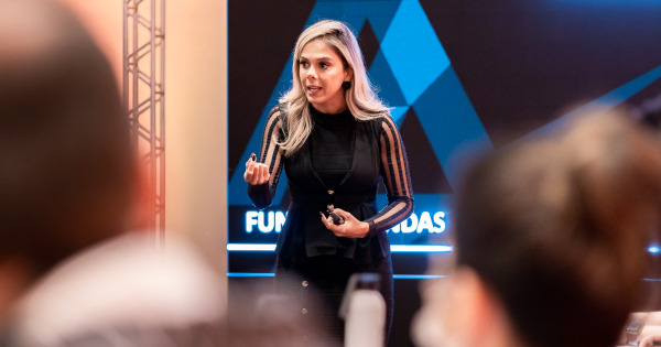 Adna Andrade - Treinamento de Vendas em Petrolina